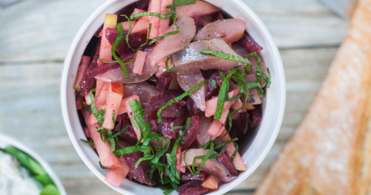 Haringsalade met biet en appel | Visrecepten.nl