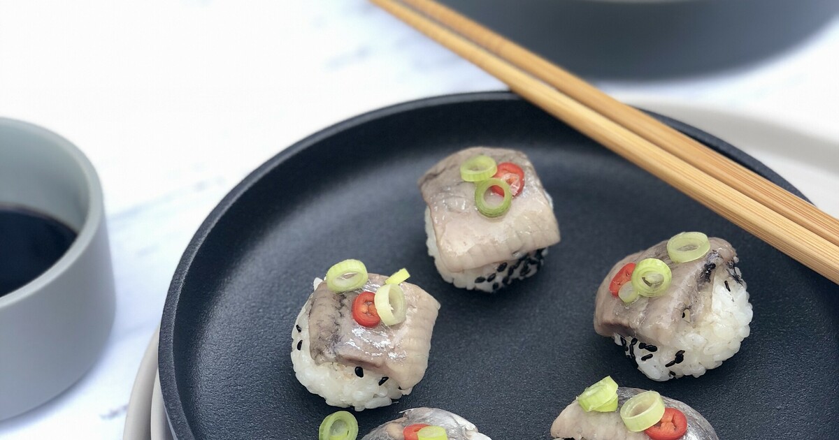Temari sushi topped met haring | Visrecepten.nl
