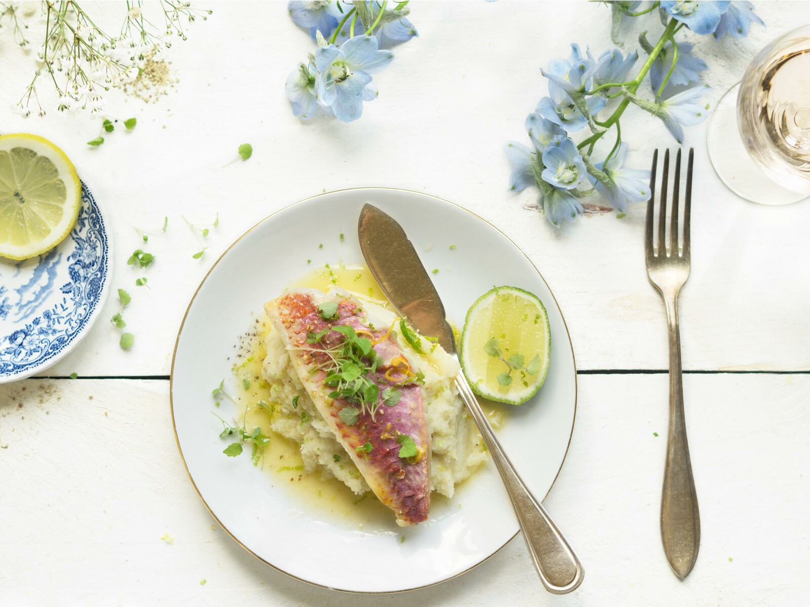 Zachtgegaarde rode mul in citrusboter met knolselderijpuree ...